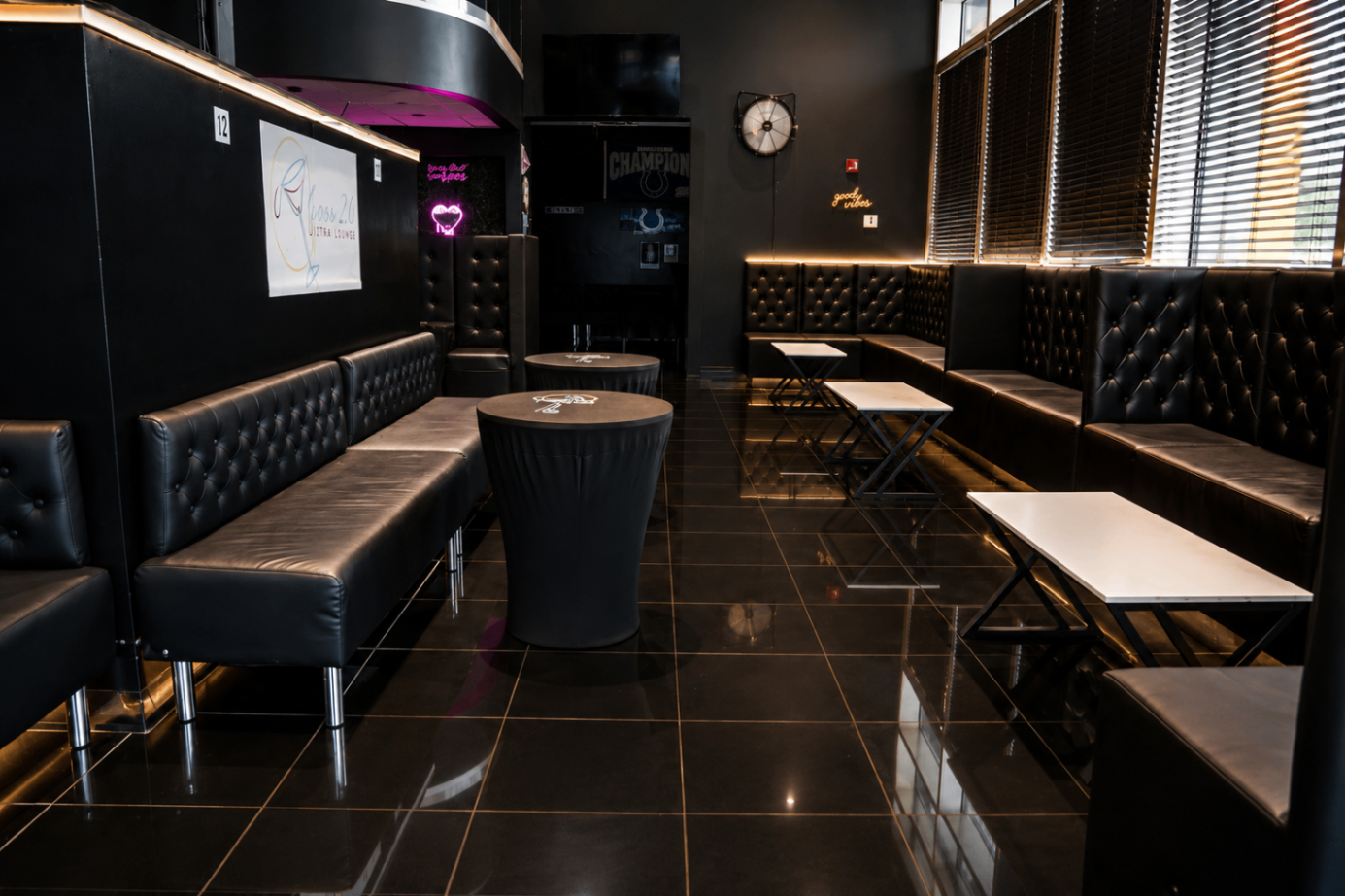 Cross Ultra Lounge 2.0 | Indianapolis Lounge & Dining